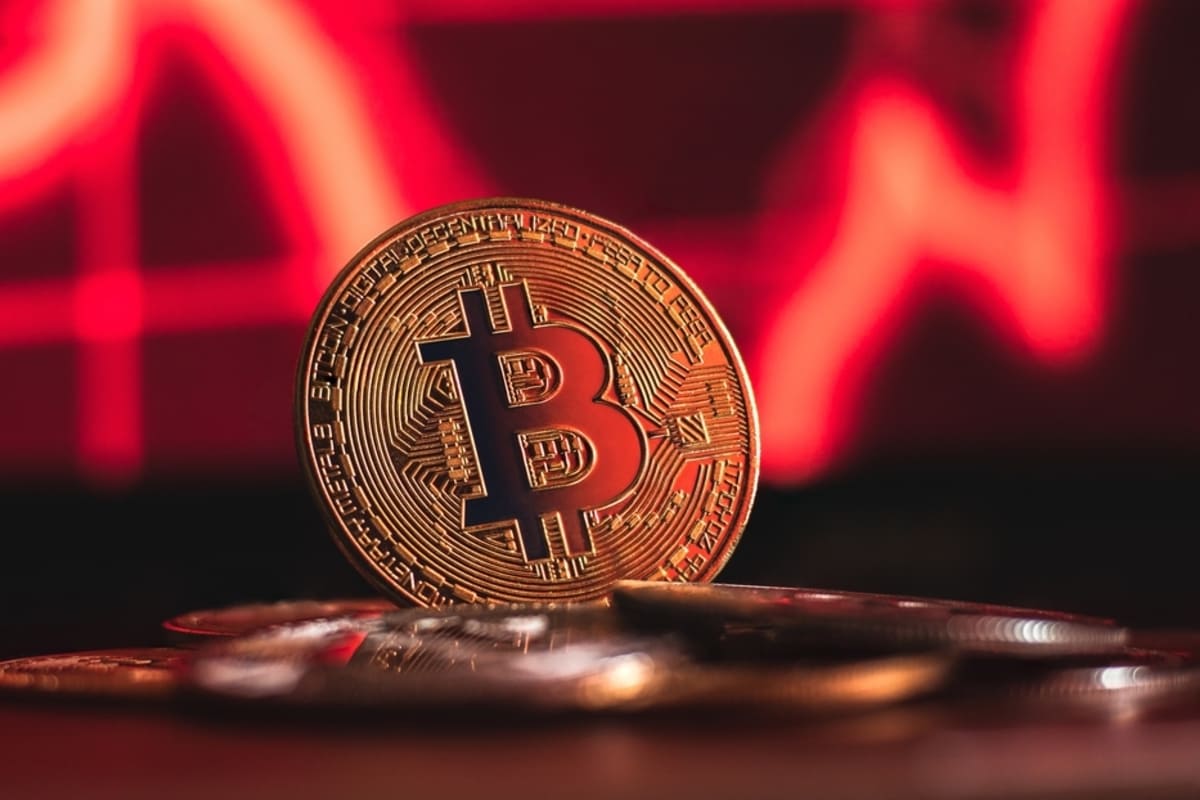 Bitcoin price plummets below $105,000 as trading volume surges to ...