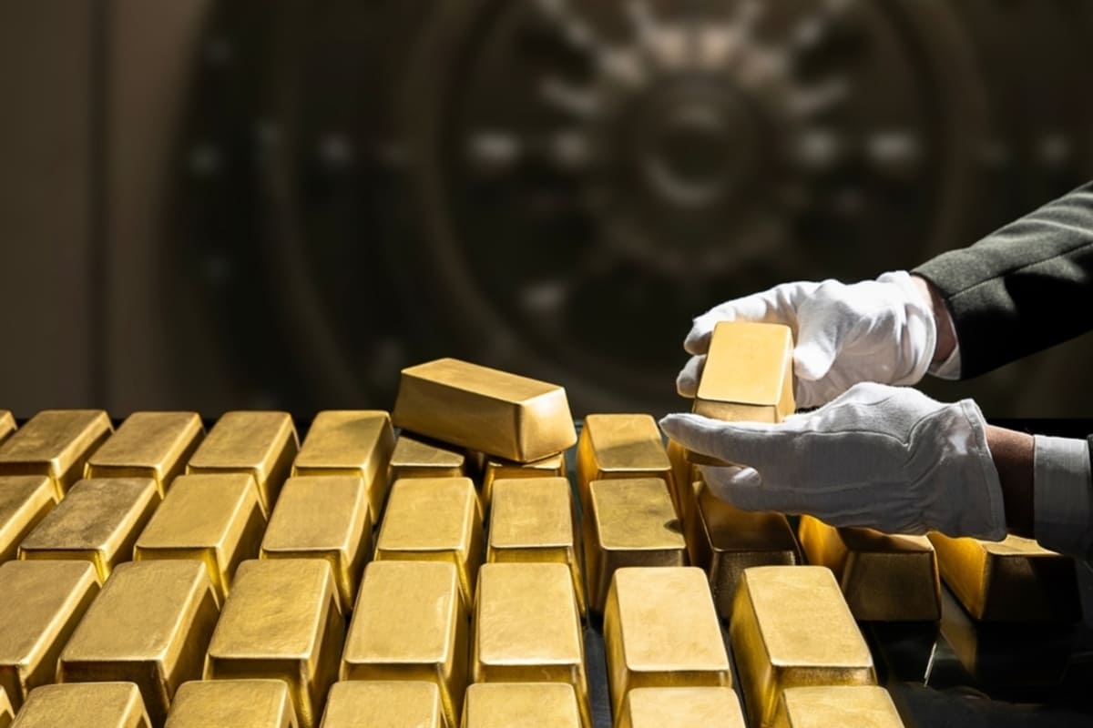 Gold prices surge 2 percent to one-week high as Venezuala turmoil fuels ...