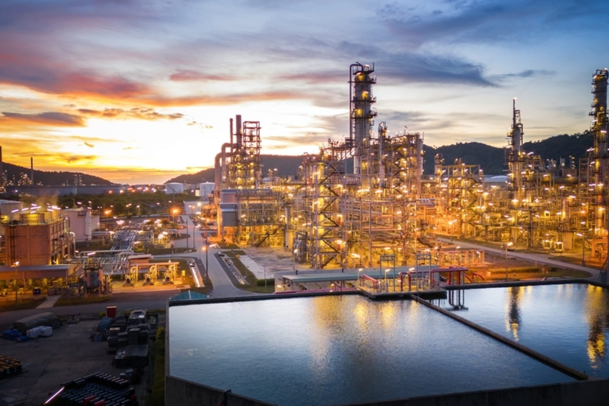 Syria advances energy revival with new 150,000 bpd oil refinery project