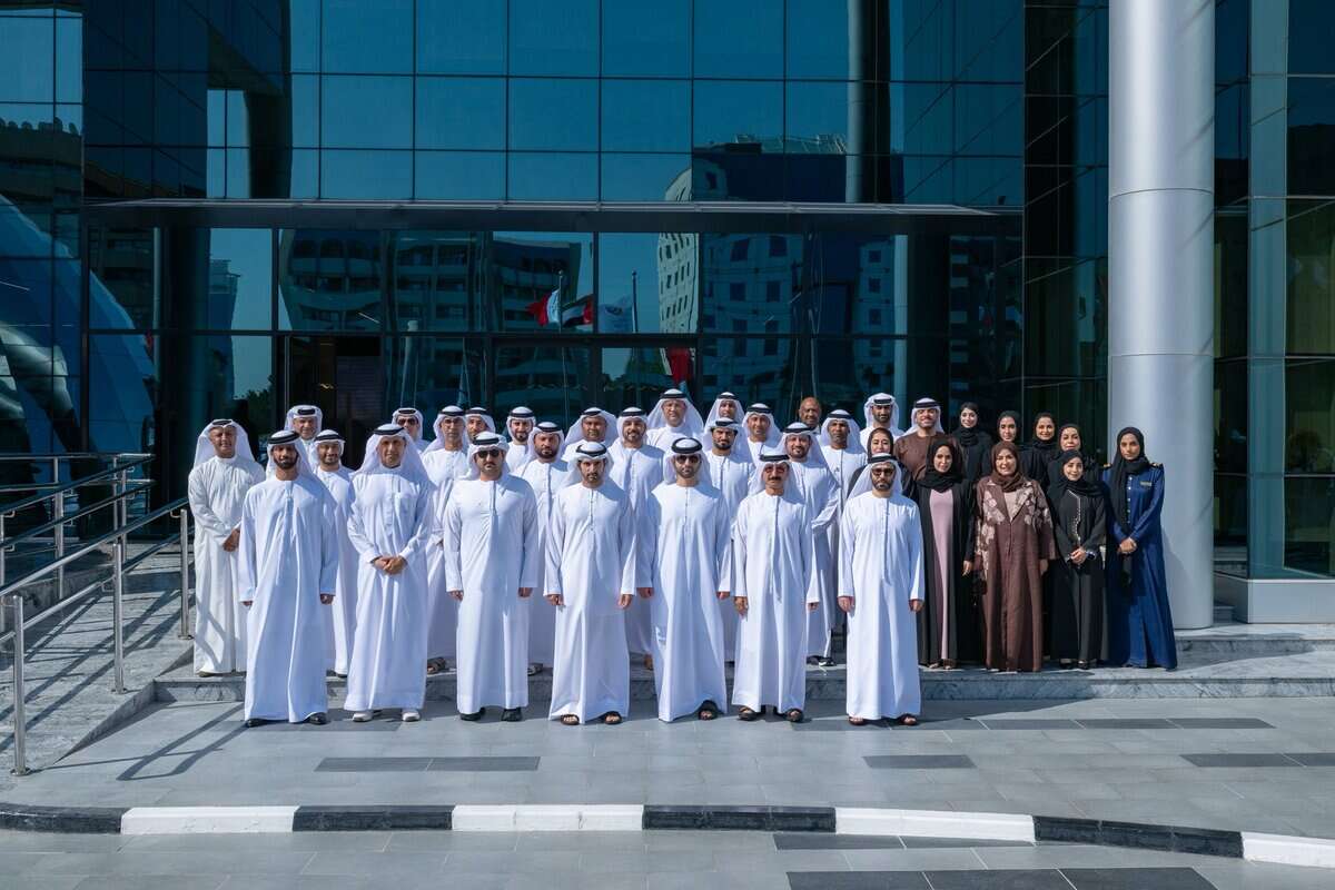 Sheikh Hamdan visits Dubai Customs, emphasizes importance of smarter ...