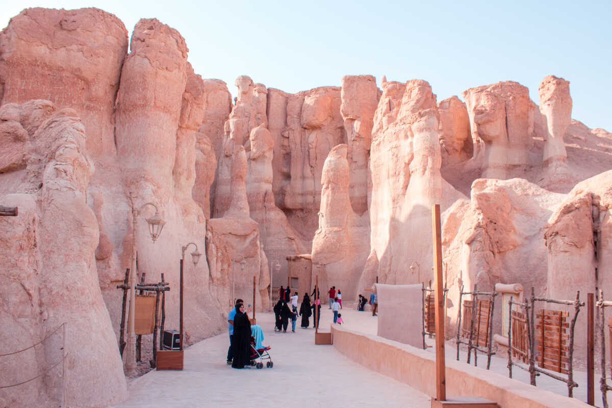 Saudi Arabia’s tourism sector sets new record, foreign visitor spending ...