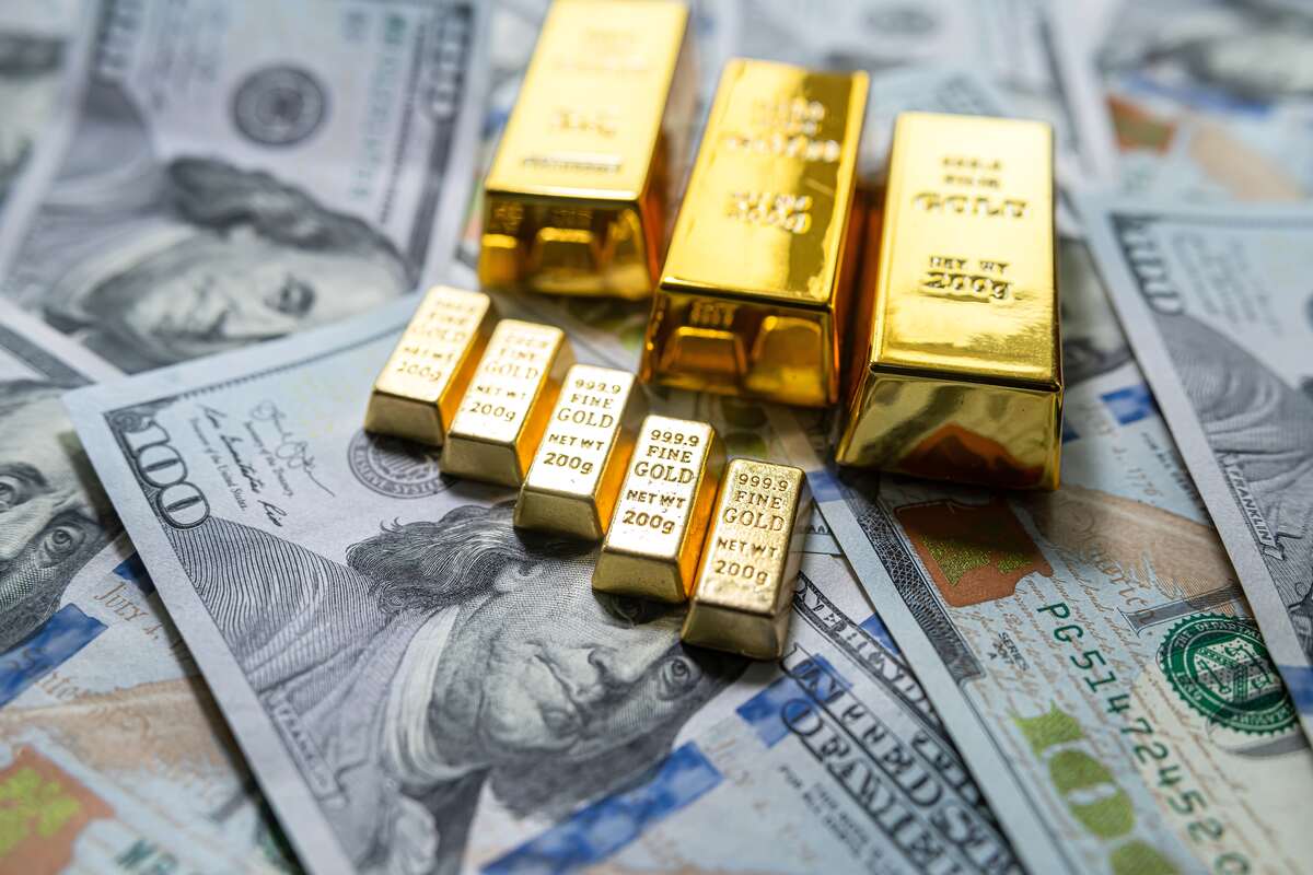 UAE gold prices rise AED1.5, global rates set for third weekly gain