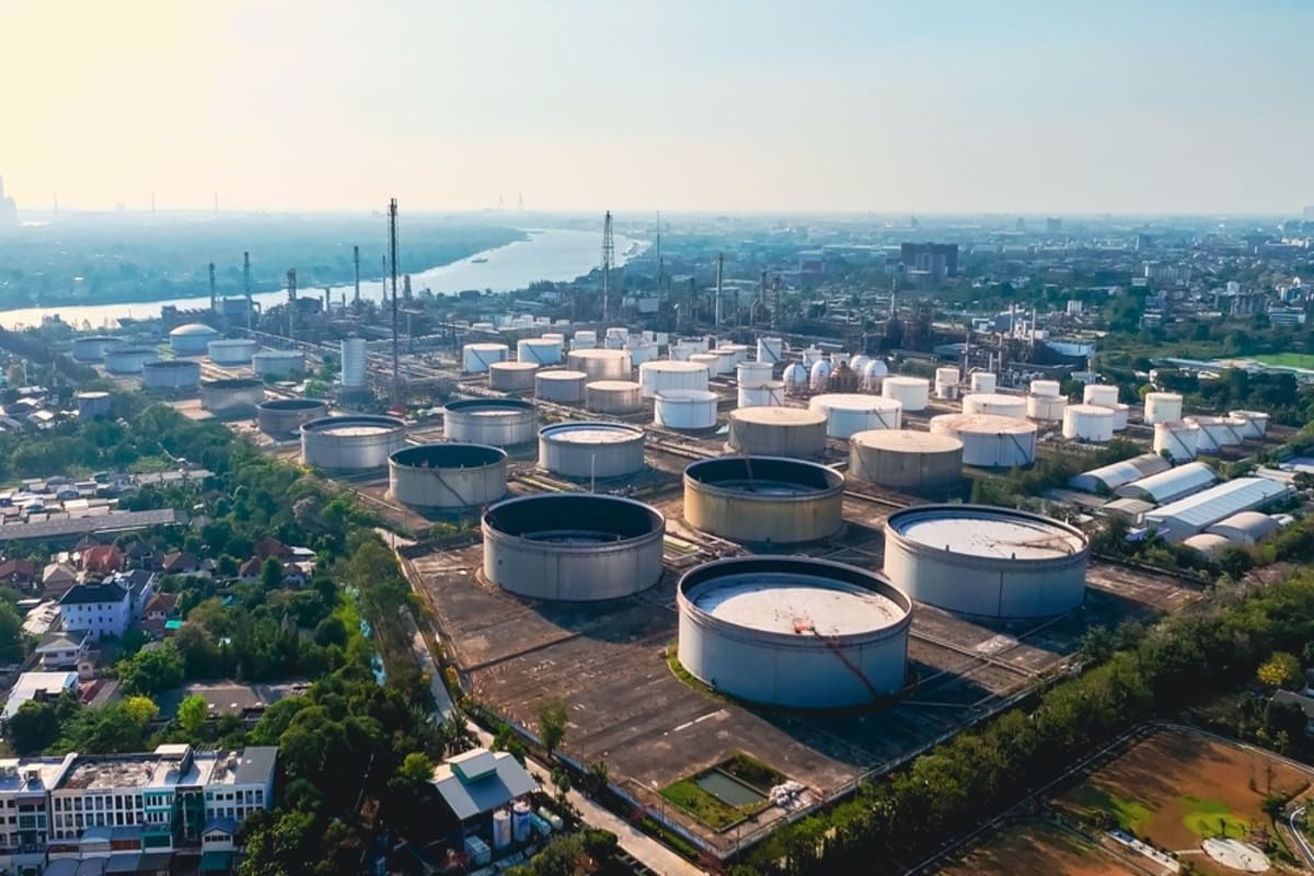 Global oil stocks plummet toward multi-decade lows as Middle East ...